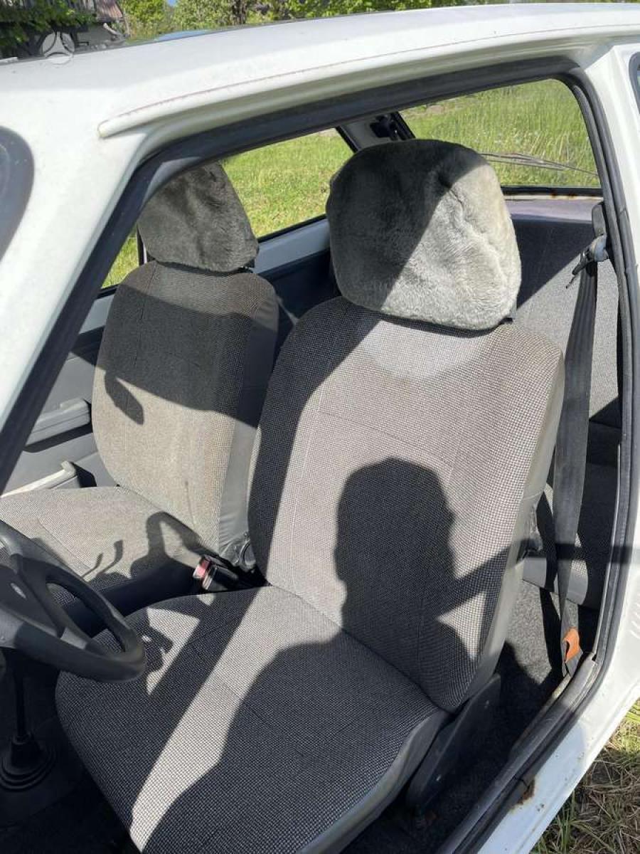 White Ford Fiesta 1986 in Silute, with an engine capacity of 1.60 L and mileage of 243 thousand km for 1490 €, photo 11 on AUTOMOTO.COM.LV