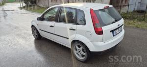 White Ford Fiesta 2003 in Riga, with an engine capacity of 1.30 L and mileage of 150 thousand km for 950 €, photo 4 on AUTOMOTO.COM.LV