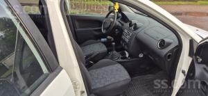 White Ford Fiesta 2003 in Riga, with an engine capacity of 1.30 L and mileage of 150 thousand km for 950 €, photo 5 on AUTOMOTO.COM.LV
