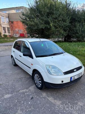 Balts Ford Fiesta 2004 Rīga, ar dzinēja tilpumu 1.30 L un nobraukumu 250 tūkst. km par 550 €, foto 4 vietnē AUTOMOTO.COM.LV