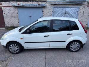 Balts Ford Fiesta 2004 Rīga, ar dzinēja tilpumu 1.30 L un nobraukumu 250 tūkst. km par 550 €, foto 7 vietnē AUTOMOTO.COM.LV