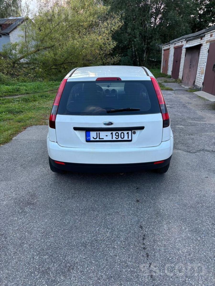 Balts Ford Fiesta 2004 Rīga, ar dzinēja tilpumu 1.30 L un nobraukumu 250 tūkst. km par 550 €, foto 8 vietnē AUTOMOTO.COM.LV
