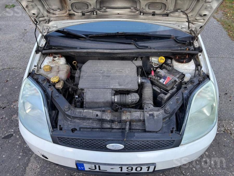 Balts Ford Fiesta 2004 Rīga, ar dzinēja tilpumu 1.30 L un nobraukumu 250 tūkst. km par 550 €, foto 9 vietnē AUTOMOTO.COM.LV