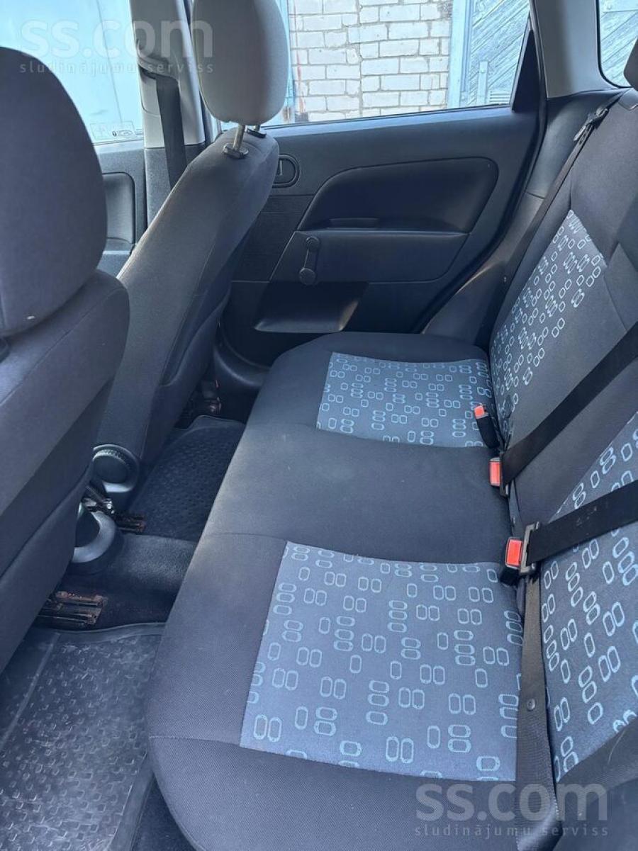 Balts Ford Fiesta 2004 Rīga, ar dzinēja tilpumu 1.30 L un nobraukumu 250 tūkst. km par 550 €, foto 11 vietnē AUTOMOTO.COM.LV