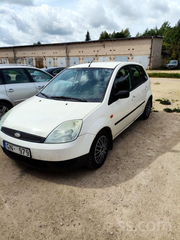 Balts Ford Fiesta 2004 Rēzekne, ar dzinēja tilpumu 1.30 L un nobraukumu 272 tūkst. km par 700 €, foto 3 vietnē AUTOMOTO.COM.LV