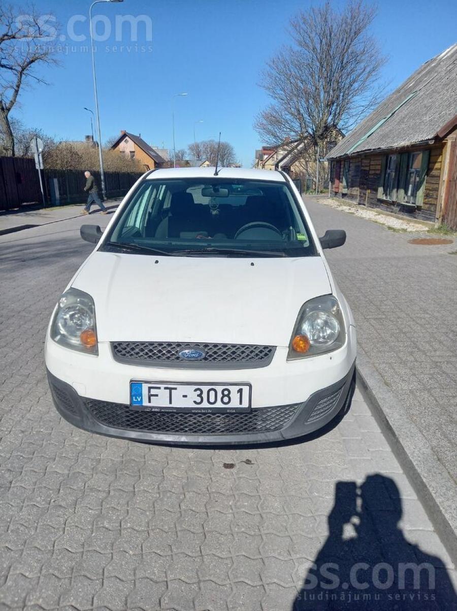 White Ford Fiesta 2006 in Ventspils, with an engine capacity of 1.30 L and mileage of 204 thousand km for 950 €, photo 4 on AUTOMOTO.COM.LV