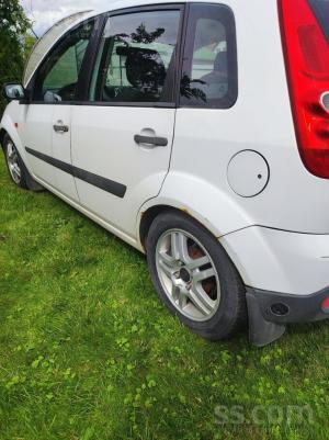 Balts Ford Fiesta 2007 Rīga, ar dzinēja tilpumu 1.30 L un nobraukumu 184 tūkst. km par 1750 €, foto 3 vietnē AUTOMOTO.COM.LV