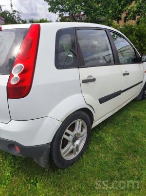 Balts Ford Fiesta 2007 Rīga, ar dzinēja tilpumu 1.30 L un nobraukumu 184 tūkst. km par 1750 €, foto 4 vietnē AUTOMOTO.COM.LV