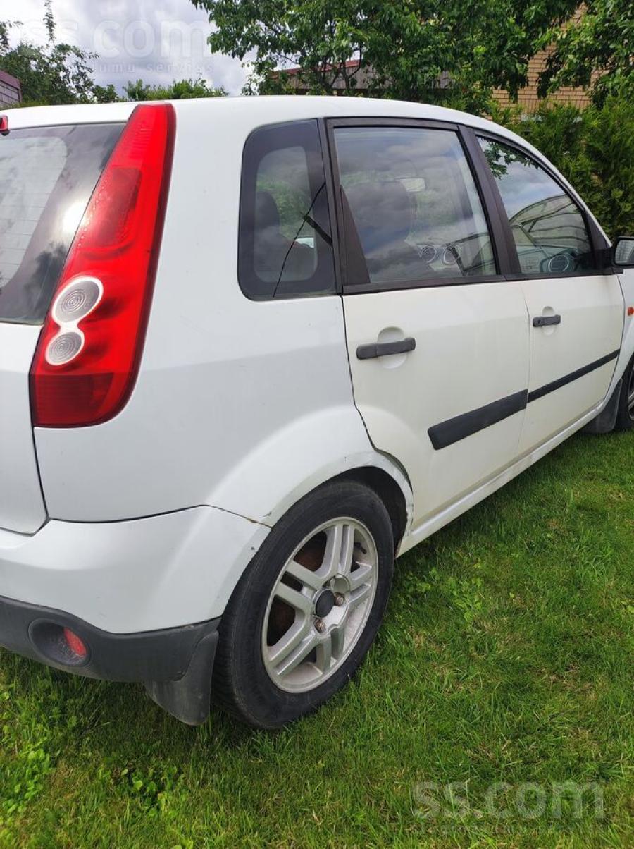 Balts Ford Fiesta 2007 Rīga, ar dzinēja tilpumu 1.30 L un nobraukumu 184 tūkst. km par 1750 €, foto 4 vietnē AUTOMOTO.COM.LV