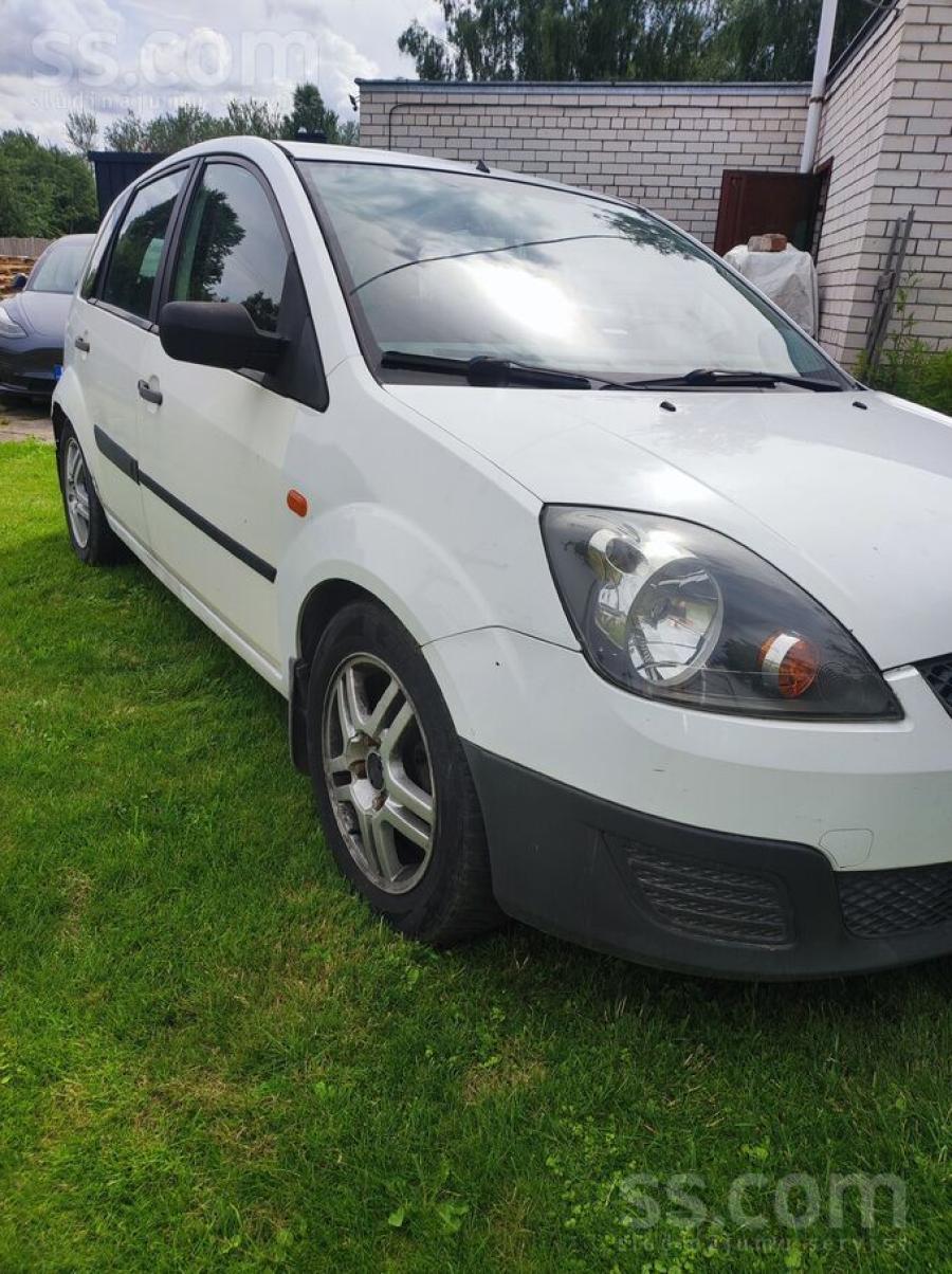 Balts Ford Fiesta 2007 Rīga, ar dzinēja tilpumu 1.30 L un nobraukumu 184 tūkst. km par 1750 €, foto 5 vietnē AUTOMOTO.COM.LV