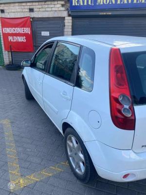 Balts Ford Fiesta 2007 Viļņa, ar dzinēja tilpumu 1.40 L un nobraukumu 323 tūkst. km par 550 €, foto 5 vietnē AUTOMOTO.COM.LV