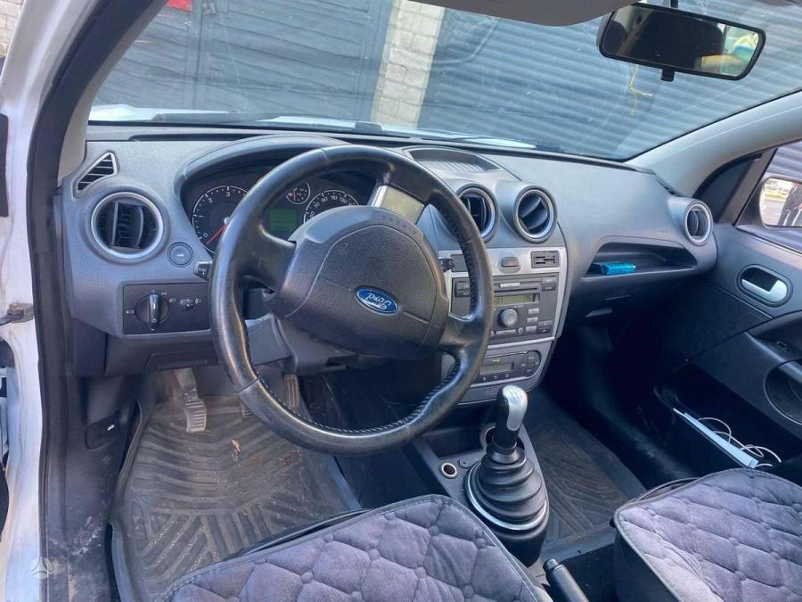 Balts Ford Fiesta 2007 Viļņa, ar dzinēja tilpumu 1.40 L un nobraukumu 323 tūkst. km par 550 €, foto 6 vietnē AUTOMOTO.COM.LV