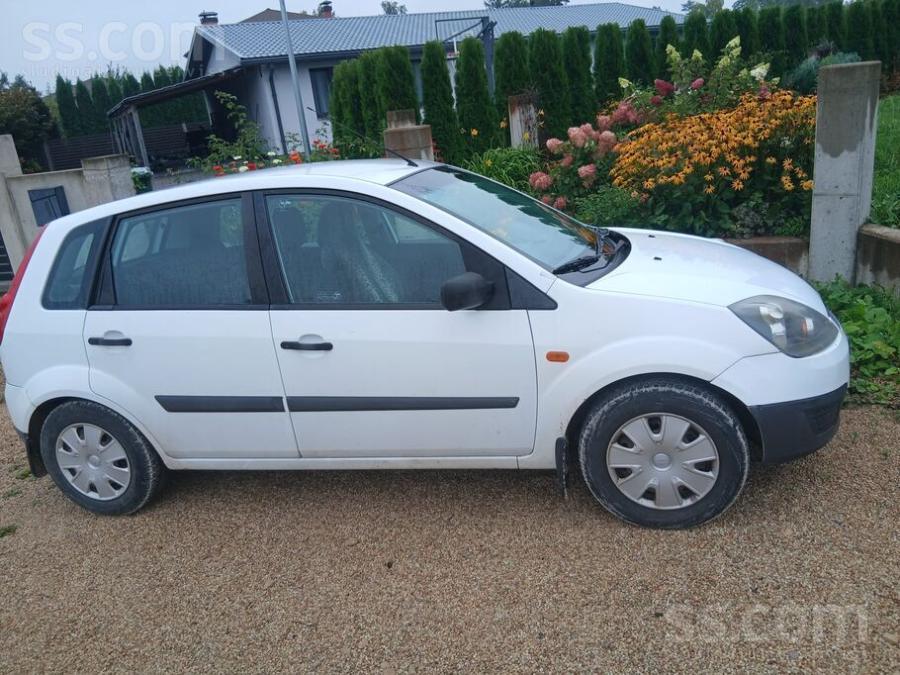 Balts Ford Fiesta 2007 Rīga, ar dzinēja tilpumu 1.30 L un nobraukumu 191 tūkst. km par 1300 €, foto 1 vietnē AUTOMOTO.COM.LV