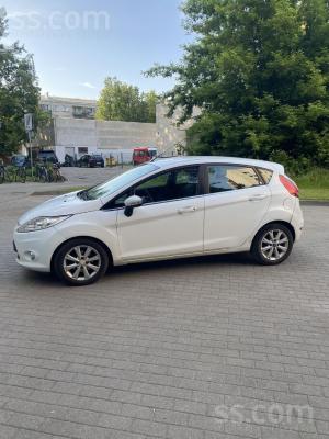 White Ford Fiesta 2009 in Riga, with an engine capacity of 1.40 L and mileage of 373 thousand km for 3550 €, photo 2 on AUTOMOTO.COM.LV
