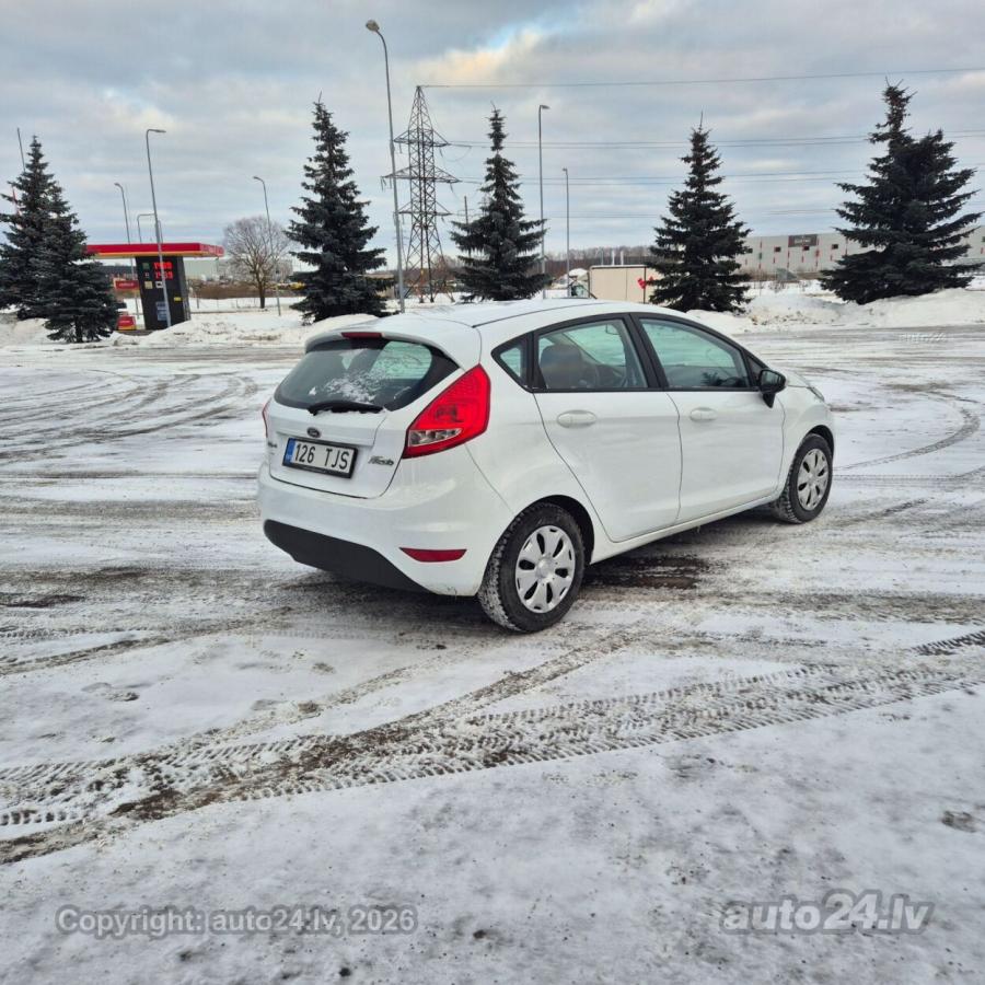 Balts Ford Fiesta 2009 Tartu, ar dzinēja tilpumu 1.60 L un nobraukumu 267 tūkst. km par 2200 €, foto 4 vietnē AUTOMOTO.COM.LV