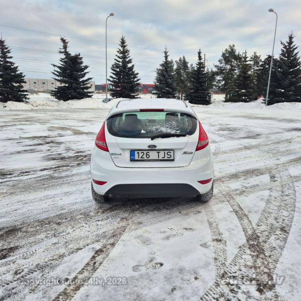 Balts Ford Fiesta 2009 Tartu, ar dzinēja tilpumu 1.60 L un nobraukumu 267 tūkst. km par 2200 €, foto 5 vietnē AUTOMOTO.COM.LV