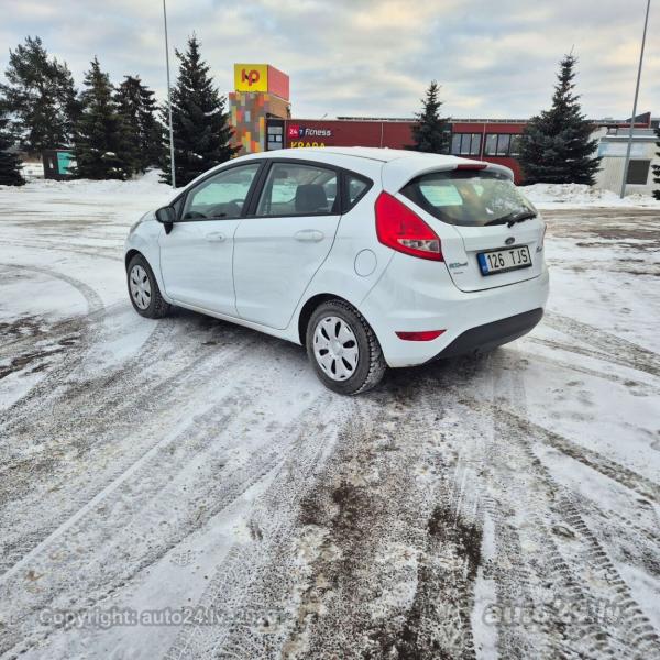 Balts Ford Fiesta 2009 Tartu, ar dzinēja tilpumu 1.60 L un nobraukumu 267 tūkst. km par 2200 €, foto 6 vietnē AUTOMOTO.COM.LV