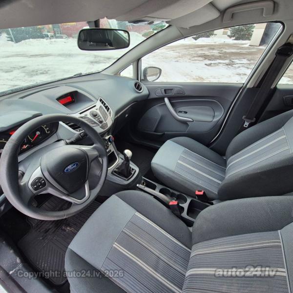 Balts Ford Fiesta 2009 Tartu, ar dzinēja tilpumu 1.60 L un nobraukumu 267 tūkst. km par 2200 €, foto 8 vietnē AUTOMOTO.COM.LV