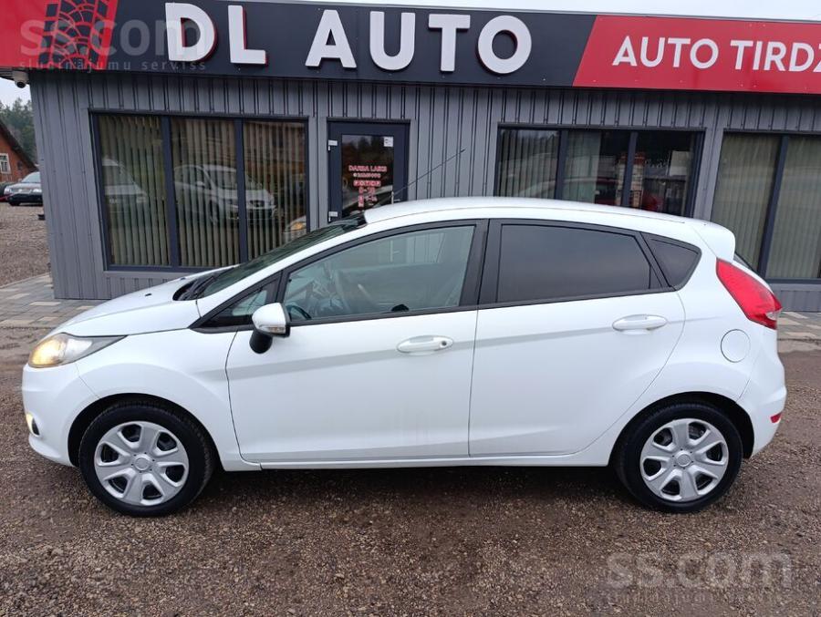 Balts Ford Fiesta 2009 Valmiera, ar dzinēja tilpumu 1.40 L un nobraukumu 283 tūkst. km par 3450 €, foto 3 vietnē AUTOMOTO.COM.LV