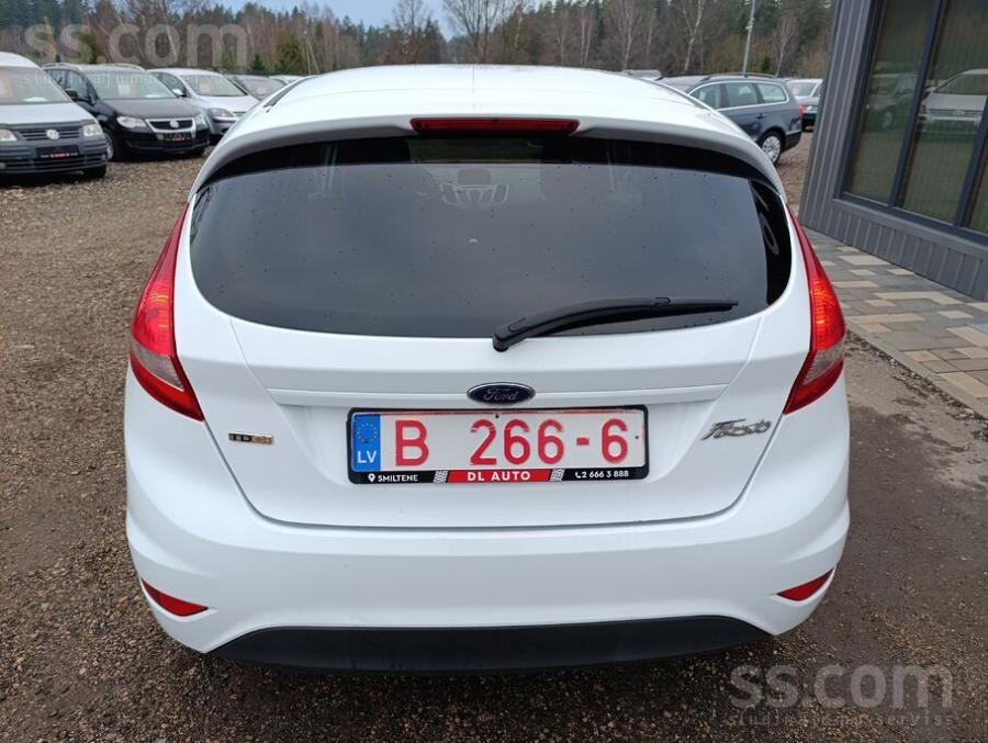 Balts Ford Fiesta 2009 Valmiera, ar dzinēja tilpumu 1.40 L un nobraukumu 283 tūkst. km par 3450 €, foto 5 vietnē AUTOMOTO.COM.LV