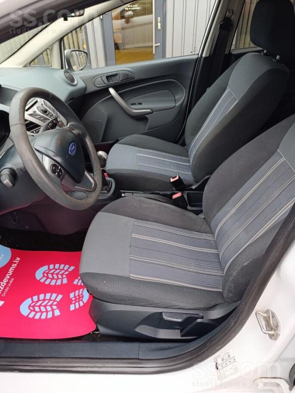 Balts Ford Fiesta 2009 Valmiera, ar dzinēja tilpumu 1.40 L un nobraukumu 283 tūkst. km par 3450 €, foto 10 vietnē AUTOMOTO.COM.LV