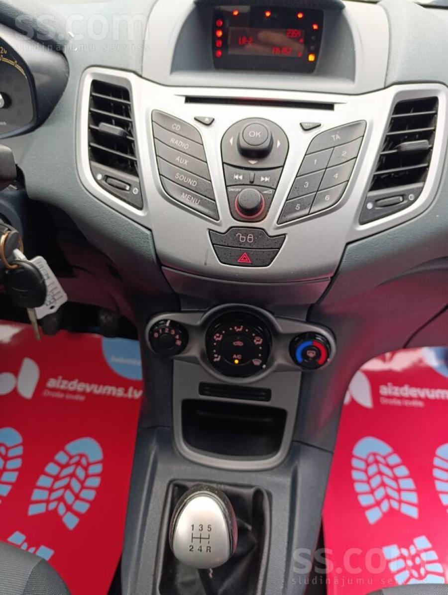 Balts Ford Fiesta 2009 Valmiera, ar dzinēja tilpumu 1.40 L un nobraukumu 283 tūkst. km par 3450 €, foto 14 vietnē AUTOMOTO.COM.LV