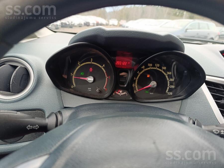 Balts Ford Fiesta 2009 Valmiera, ar dzinēja tilpumu 1.40 L un nobraukumu 283 tūkst. km par 3450 €, foto 16 vietnē AUTOMOTO.COM.LV