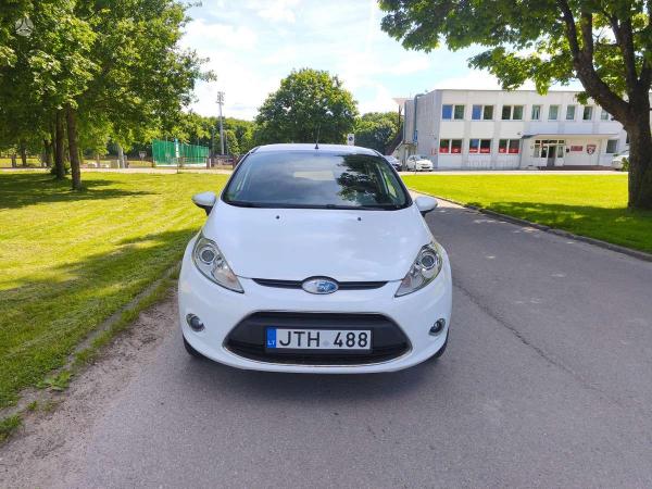 White Ford Fiesta 2009 in Klaipeda, with an engine capacity of 1.40 L and mileage of 117 thousand km for 3700 €, photo 3 on AUTOMOTO.COM.LV