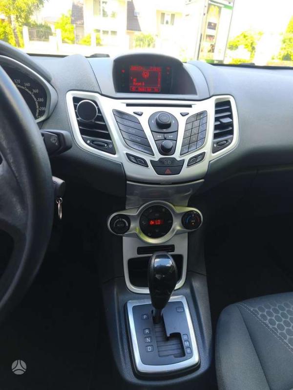 White Ford Fiesta 2009 in Klaipeda, with an engine capacity of 1.40 L and mileage of 117 thousand km for 3700 €, photo 10 on AUTOMOTO.COM.LV