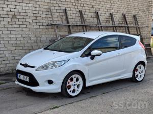 Balts Ford Fiesta 2009 Liepāja, ar dzinēja tilpumu 1.60 L un nobraukumu 286 tūkst. km par 3000 €, foto  vietnē AUTOMOTO.COM.LV