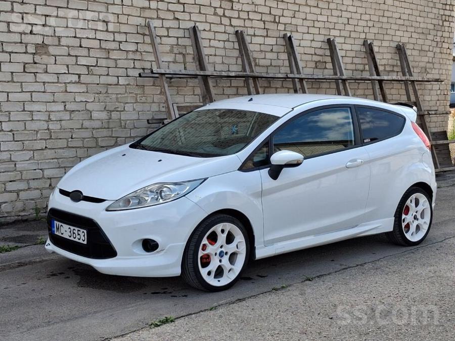 Balts Ford Fiesta 2009 Liepāja, ar dzinēja tilpumu 1.60 L un nobraukumu 286 tūkst. km par 3000 €, foto 1 vietnē AUTOMOTO.COM.LV