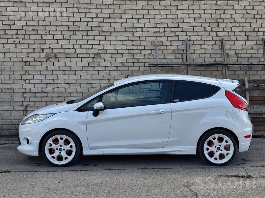 Balts Ford Fiesta 2009 Liepāja, ar dzinēja tilpumu 1.60 L un nobraukumu 286 tūkst. km par 3000 €, foto 3 vietnē AUTOMOTO.COM.LV