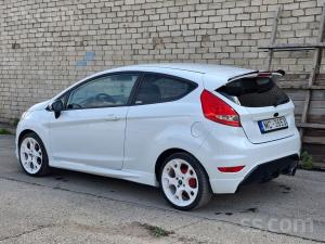 Balts Ford Fiesta 2009 Liepāja, ar dzinēja tilpumu 1.60 L un nobraukumu 286 tūkst. km par 3000 €, foto 4 vietnē AUTOMOTO.COM.LV