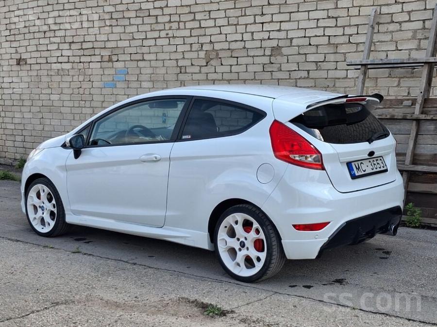 Balts Ford Fiesta 2009 Liepāja, ar dzinēja tilpumu 1.60 L un nobraukumu 286 tūkst. km par 3000 €, foto 4 vietnē AUTOMOTO.COM.LV