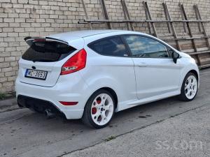 Balts Ford Fiesta 2009 Liepāja, ar dzinēja tilpumu 1.60 L un nobraukumu 286 tūkst. km par 3000 €, foto 5 vietnē AUTOMOTO.COM.LV