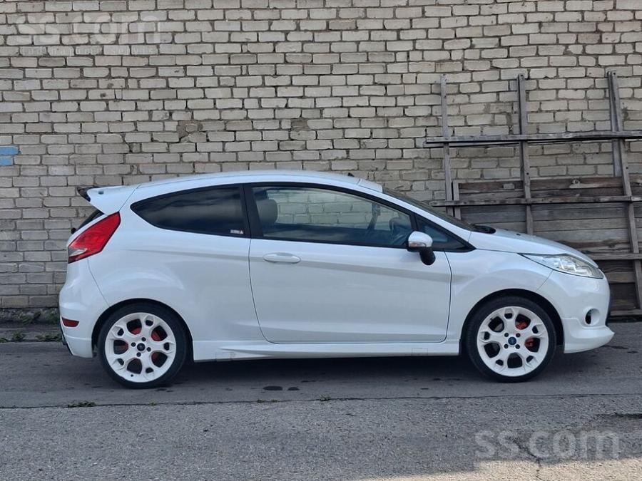 Balts Ford Fiesta 2009 Liepāja, ar dzinēja tilpumu 1.60 L un nobraukumu 286 tūkst. km par 3000 €, foto 6 vietnē AUTOMOTO.COM.LV