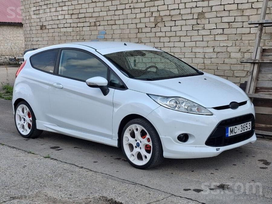 Balts Ford Fiesta 2009 Liepāja, ar dzinēja tilpumu 1.60 L un nobraukumu 286 tūkst. km par 3000 €, foto 7 vietnē AUTOMOTO.COM.LV