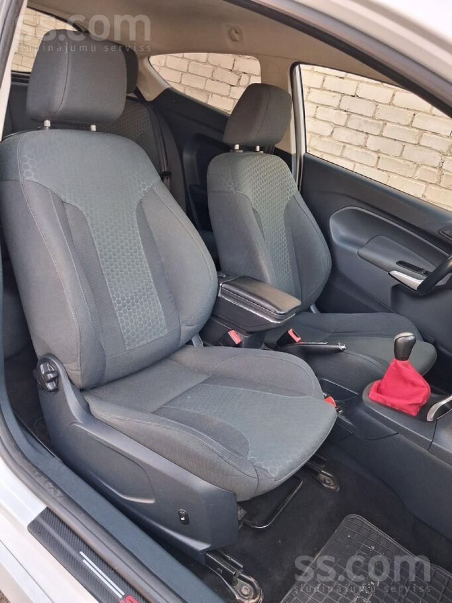 Balts Ford Fiesta 2009 Liepāja, ar dzinēja tilpumu 1.60 L un nobraukumu 286 tūkst. km par 3000 €, foto 10 vietnē AUTOMOTO.COM.LV