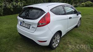 Balts Ford Fiesta 2009 Tukums, ar dzinēja tilpumu 1.40 L un nobraukumu 239 tūkst. km par 900 €, foto 4 vietnē AUTOMOTO.COM.LV