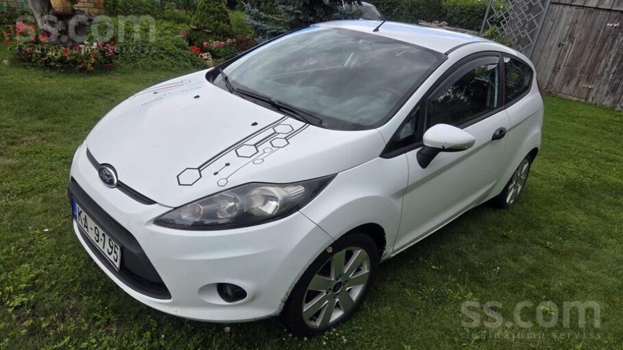 Balts Ford Fiesta 2009 Tukums, ar dzinēja tilpumu 1.40 L un nobraukumu 239 tūkst. km par 900 €, foto 5 vietnē AUTOMOTO.COM.LV