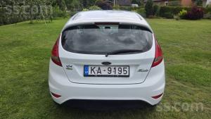 Balts Ford Fiesta 2009 Tukums, ar dzinēja tilpumu 1.40 L un nobraukumu 239 tūkst. km par 900 €, foto 7 vietnē AUTOMOTO.COM.LV