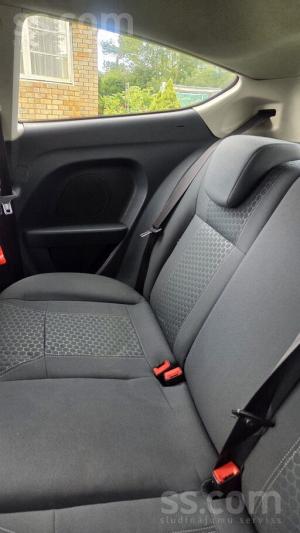 Balts Ford Fiesta 2009 Tukums, ar dzinēja tilpumu 1.40 L un nobraukumu 239 tūkst. km par 900 €, foto 8 vietnē AUTOMOTO.COM.LV