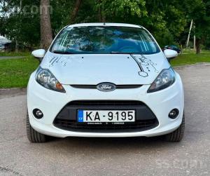 Balts Ford Fiesta 2009 Rīga, ar dzinēja tilpumu 1.30 L un nobraukumu 239 tūkst. km par 1490 €, foto  vietnē AUTOMOTO.COM.LV