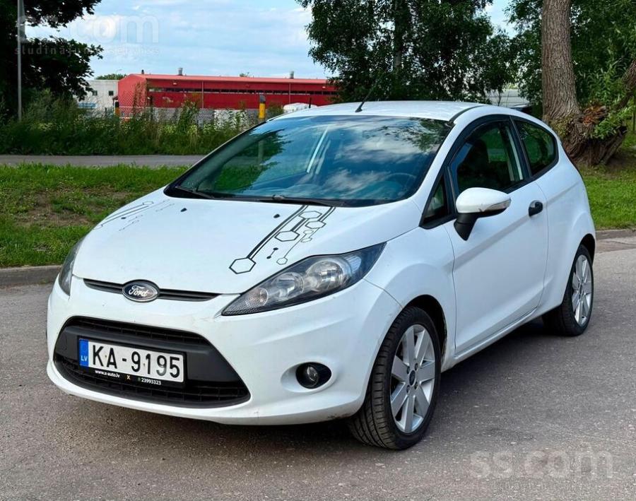 Balts Ford Fiesta 2009 Rīga, ar dzinēja tilpumu 1.30 L un nobraukumu 239 tūkst. km par 1490 €, foto 3 vietnē AUTOMOTO.COM.LV