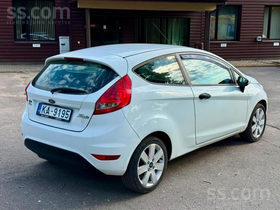 Balts Ford Fiesta 2009 Rīga, ar dzinēja tilpumu 1.30 L un nobraukumu 239 tūkst. km par 1490 €, foto 4 vietnē AUTOMOTO.COM.LV