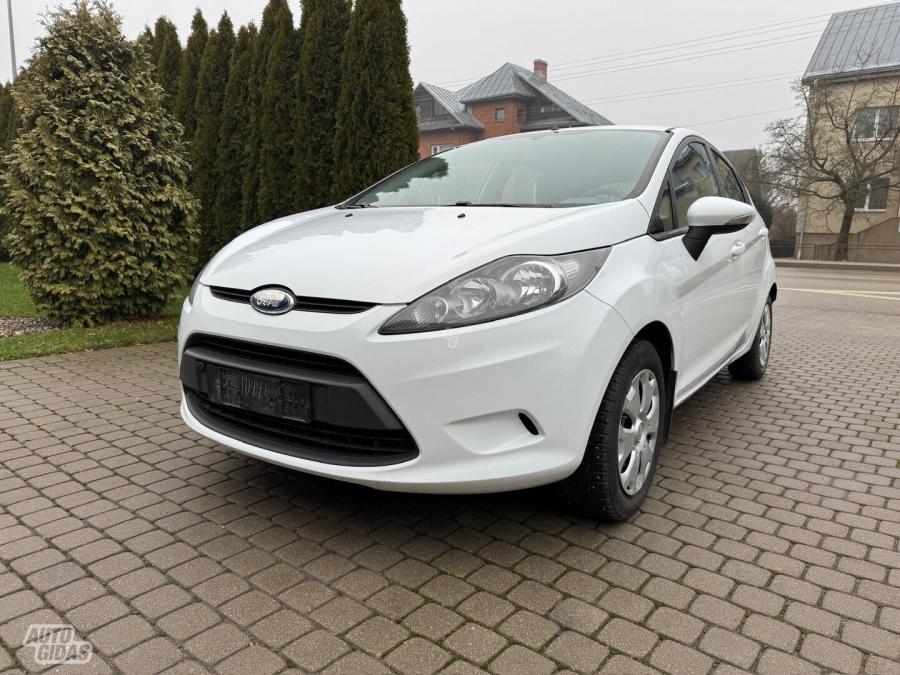 Balts Ford Fiesta 2010 Kauņa, ar dzinēja tilpumu 1.20 L un nobraukumu 200 tūkst. km par 2500 €, foto 1 vietnē AUTOMOTO.COM.LV