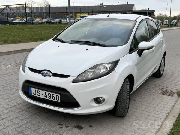 White Ford Fiesta 2010 in Dobele, with an engine capacity of 1.40 L and mileage of 197 thousand km for 1850 €, photo 3 on AUTOMOTO.COM.LV