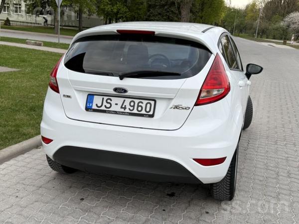White Ford Fiesta 2010 in Dobele, with an engine capacity of 1.40 L and mileage of 197 thousand km for 1850 €, photo 5 on AUTOMOTO.COM.LV