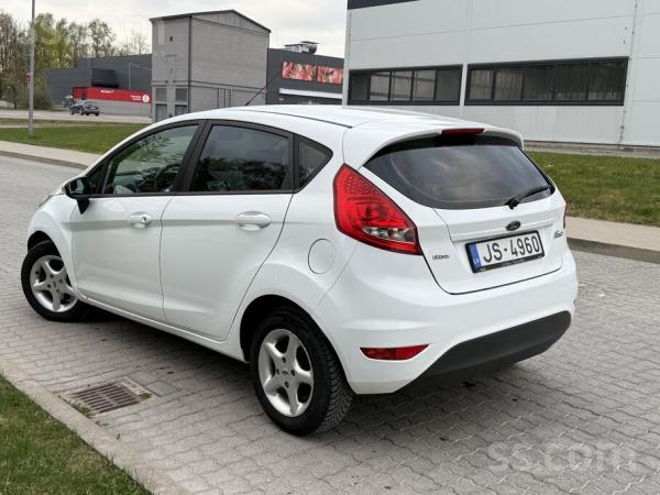 White Ford Fiesta 2010 in Dobele, with an engine capacity of 1.40 L and mileage of 197 thousand km for 1850 €, photo 6 on AUTOMOTO.COM.LV