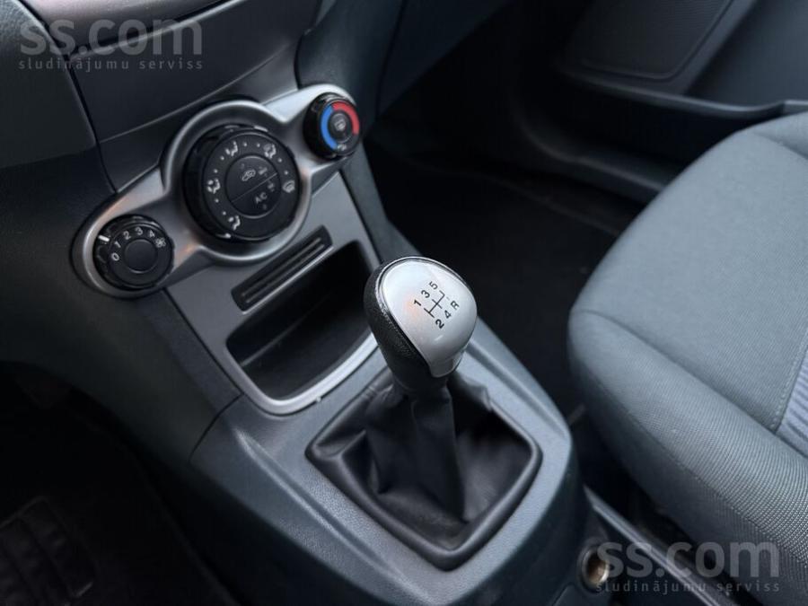 White Ford Fiesta 2010 in Dobele, with an engine capacity of 1.40 L and mileage of 197 thousand km for 1850 €, photo 9 on AUTOMOTO.COM.LV